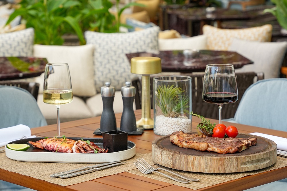 Inter Continental - Dinner Bed And Breakfast